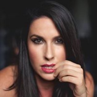 by Christine Russo. Photo stock - StudioNow