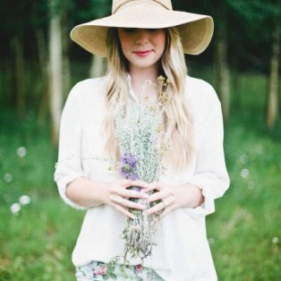 by Mallory Henderson. Photo stock - StudioNow